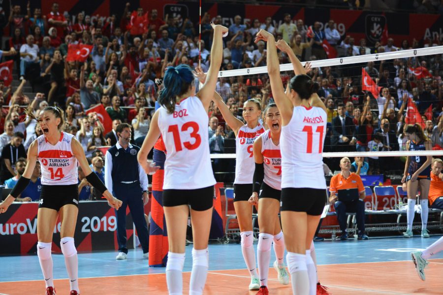 Filenin Sultanları yarı finalde - Spor Haberleri - Bursadabugun.com Filenin Sultanları yarı finalde - Spor Haberleri - Bursadabugun.com