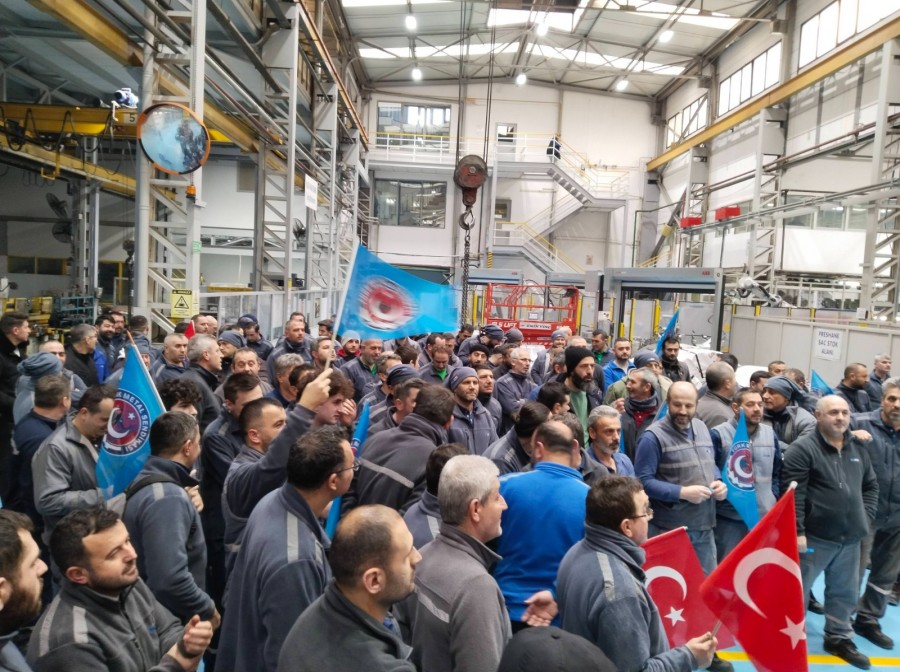 Metal işçisinden MESS'e "Uyuşmazlık" Protestosu! Eylemler dalga dalga ...