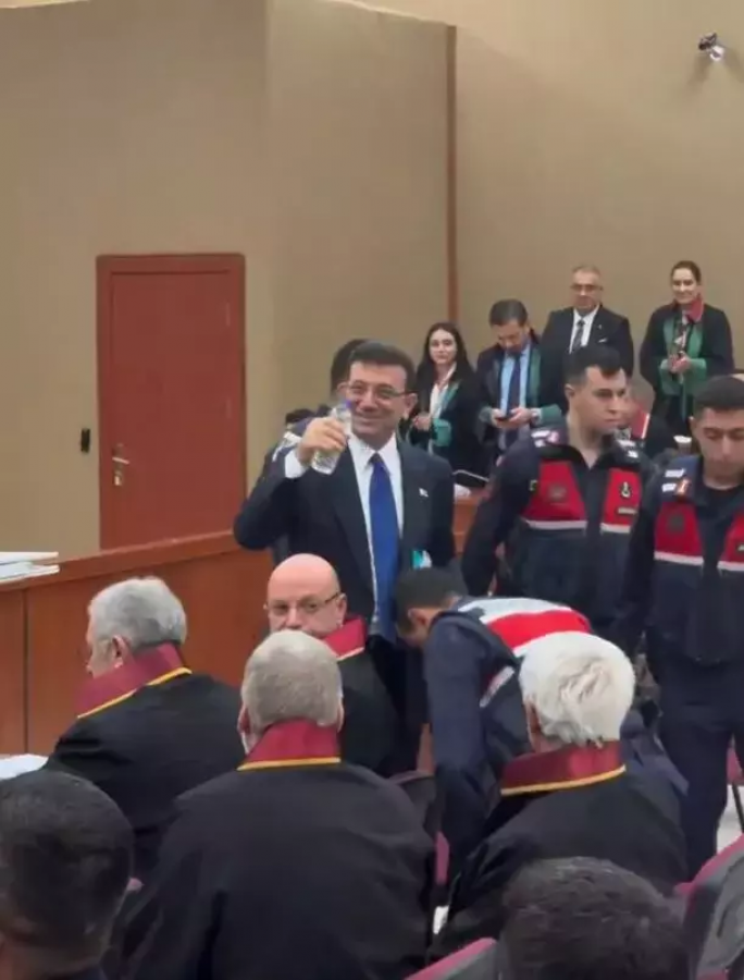 Mahkeme salonunda görüntülendi: İşte Ekrem İmamoğlu'nun son hali ...