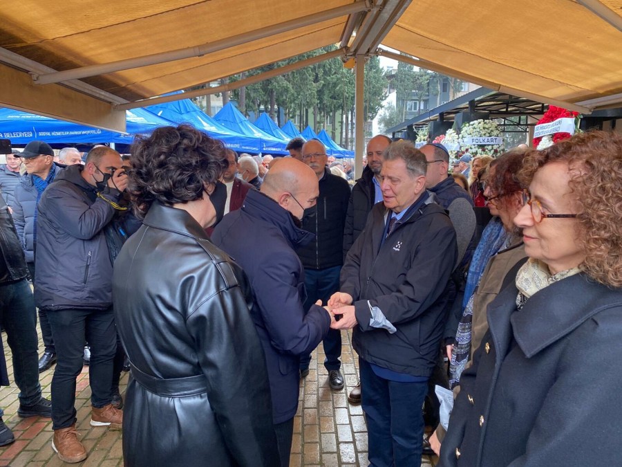 Atatürk fotoğrafları koleksiyonuyla tanınan Hanri Benazus, toprağa ...