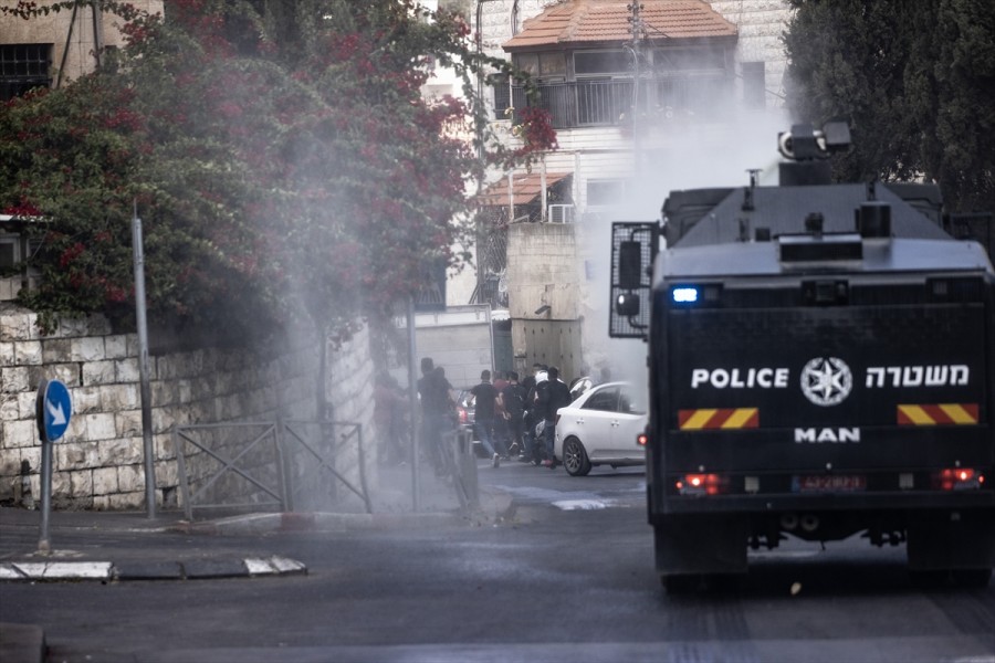 İsrail, cuma namazını Mescid-i Aksa'da kılmak isteyen Filistinlilere ... İsrail, cuma namazını Mescid-i Aksa'da kılmak isteyen Filistinlilere ...