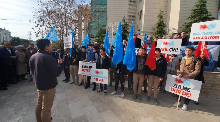 Bursa Gemlik'te Çin'in Doğu Türkistan politikaları protesto edildi ... Bursa Gemlik'te Çin'in Doğu Türkistan politikaları protesto edildi ...