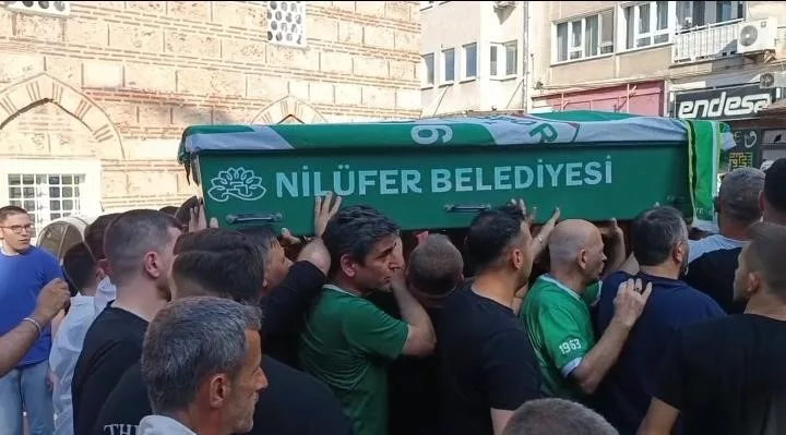 Bursaspor tribünlerinin acı kaybı: Ertuğ Toker son yolculuğuna ...