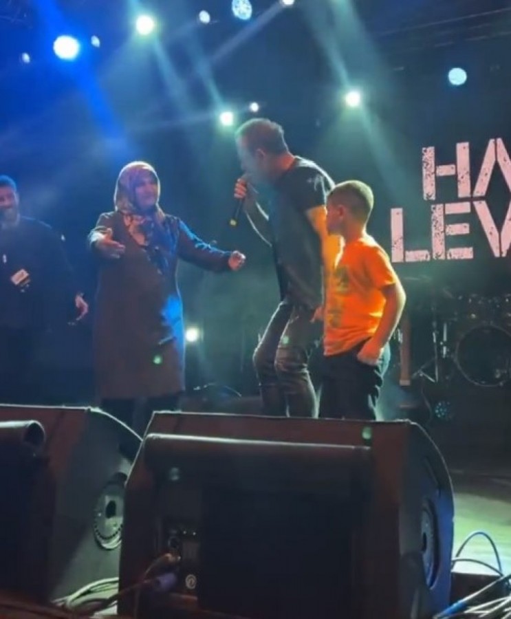 Haluk Levent, konserde kaybolan çocuğun annesine ulaşmak için beste ...