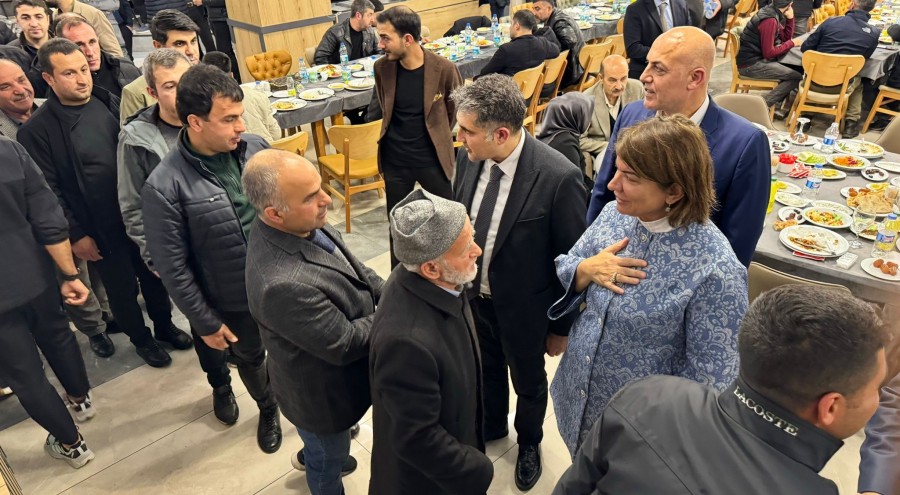 AK Partili Ataman, Batman'da hemşerilerini iftar sofrasında ağırladı ... AK Partili Ataman, Batman'da hemşerilerini iftar sofrasında ağırladı ...