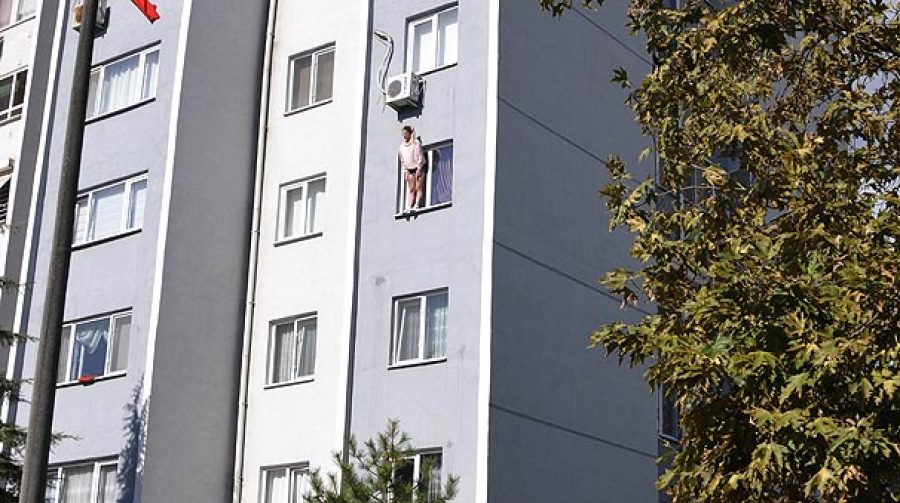 Liseli genç kız 4'üncü kattan atladı! Annesinin söyledikleri şoke etti ... Liseli genç kız 4'üncü kattan atladı! Annesinin söyledikleri şoke etti ...