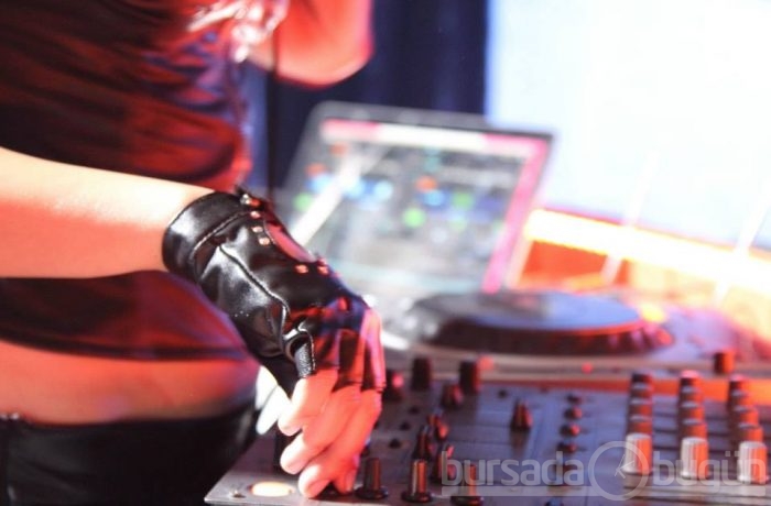 Türkiye'nin ilk bayan DJ'i! Foto Galerisi - 23 - Bursadabugun.com