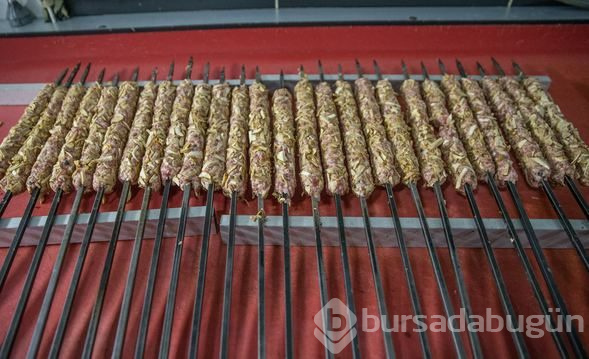 Bu kebap senede sadece 2 ay yeniyor! Foto Galerisi - 6 - Bursadabugun.com Bu kebap senede sadece 2 ay yeniyor! Foto Galerisi - 6 - Bursadabugun.com