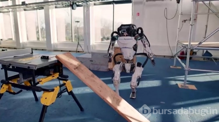 Boston Dynamics'in insansı robotu inşaat iskelesine çıktı Foto Galerisi ... Boston Dynamics'in insansı robotu inşaat iskelesine çıktı Foto Galerisi ...