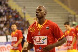 Melvin Sanders Karşıyaka'da - Spor Haberleri - Bursadabugun.com