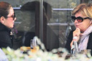 Tansu Çiller geliniyle sohbette - Magazin Haberleri - Bursadabugun.com