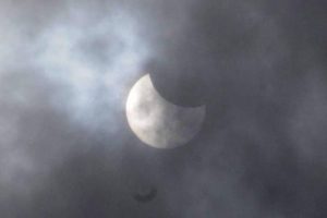 Çanakkale'de parçalı bulutlu güneş tutulması - Güncel Haberler ...