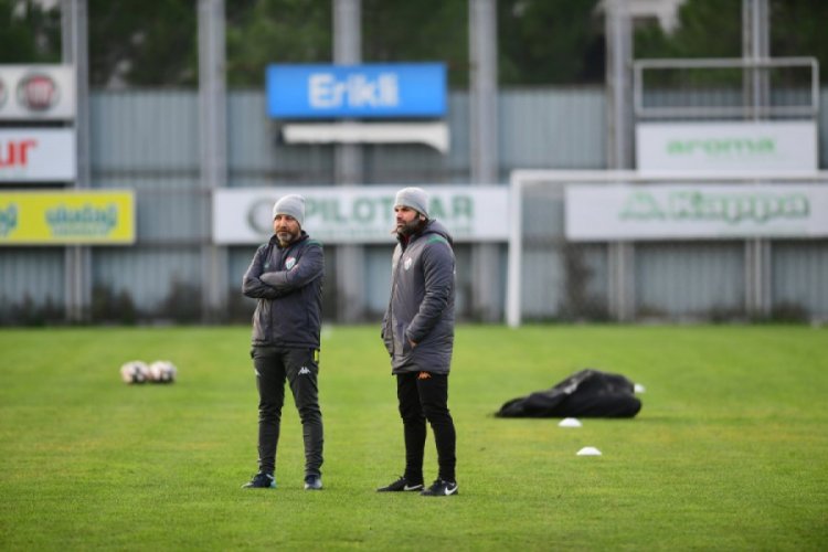 Bursaspor'da Latovlevici, Igor ve Musa kamp kadrosunda yok - Spor ...