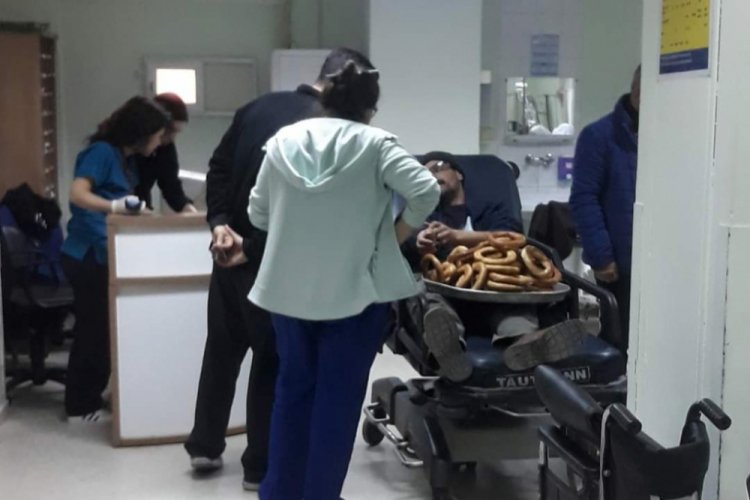 Bursa'da kalp krizi geçiren adam simit tezgahını bırakmadı - Bursa ...