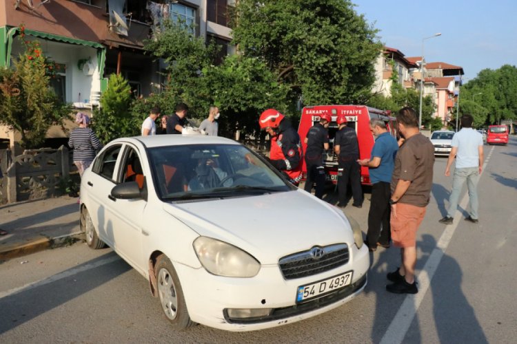 Kazada araçta sıkışan sürücüyü itfaiye kurtardı - Güncel Haberler ... Kazada araçta sıkışan sürücüyü itfaiye kurtardı - Güncel Haberler ...
