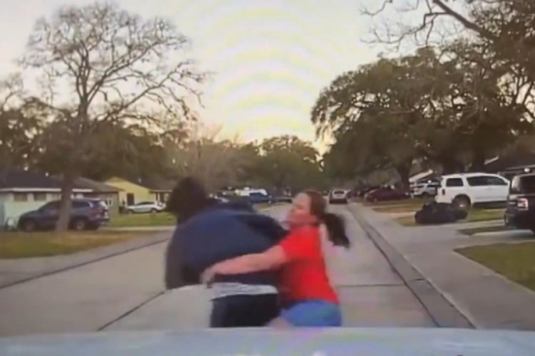 Kızının odasını gözetlediğini görünce... - Dünyadan Haberler ...