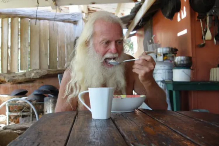 Eskiden milyoner olan David Glasheen, parası bitince ıssız adaya ...