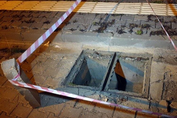 Bursa'da hırsızların bu seferki hedefi toplu konutların mazgalları ... Bursa'da hırsızların bu seferki hedefi toplu konutların mazgalları ...