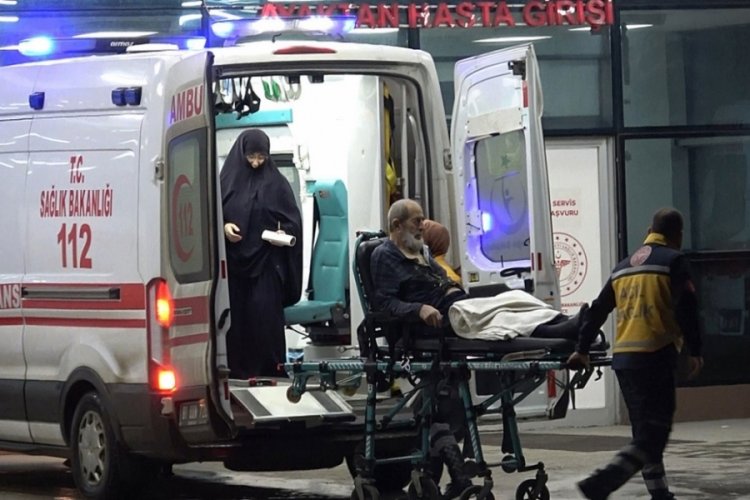 Düzce'de 80 yaşındaki adam, deli bal yüzünden hastanelik oldu - Güncel ...