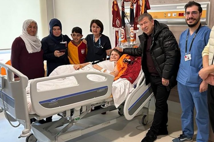 Tanju Çolak, depremzede çocuk ile bir araya geldi - Spor Haberleri ...