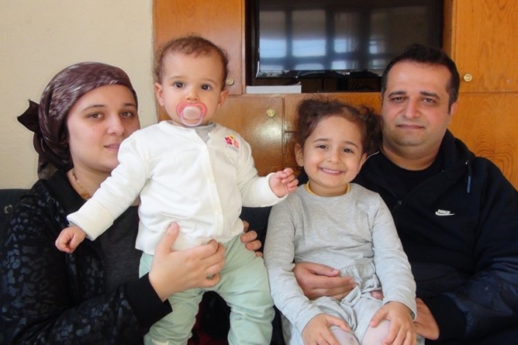 Hatay'da 4 yaşındaki Asel enkazdan anneannesi sayesinde canlı çıktı ...