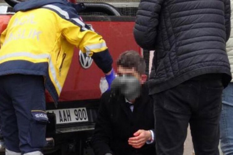17 Yaşındaki genç kızı taciz ettiği iddia edilen şüpheliyi dövdüler ... 17 Yaşındaki genç kızı taciz ettiği iddia edilen şüpheliyi dövdüler ...