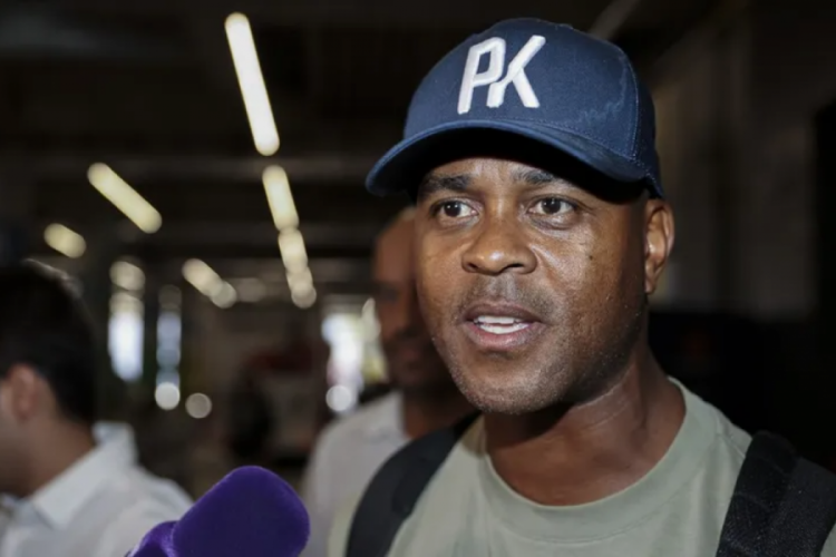 Patrick Kluivert, Adana Demirspor için İstanbul'da - Dünyadan Haberler ... Patrick Kluivert, Adana Demirspor için İstanbul'da - Dünyadan Haberler ...
