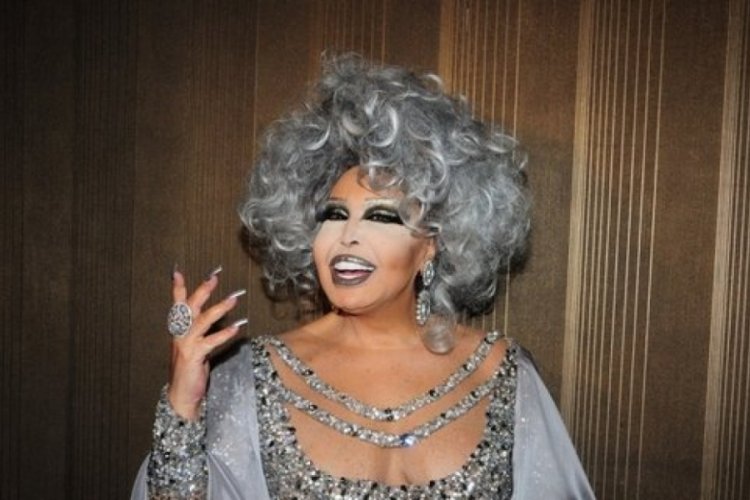 Bülent Ersoy tüm kumaşları satın aldı - Magazin Haberleri - Bursadabugun.com