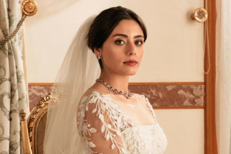 Kızılcık Şerbeti'nin Doğa'sı Sıla Türkoğlu'nun kazancı dudak uçuklattı ... Kızılcık Şerbeti'nin Doğa'sı Sıla Türkoğlu'nun kazancı dudak uçuklattı ...