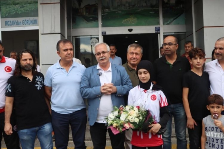 Şampiyon Azra Nur Çetin'e muhteşem karşılama - Spor Haberleri ...