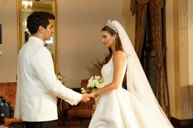 Yalı Çapkını'nın yıldızı Beril Pozam'dan kumsal pozları - Magazin ...