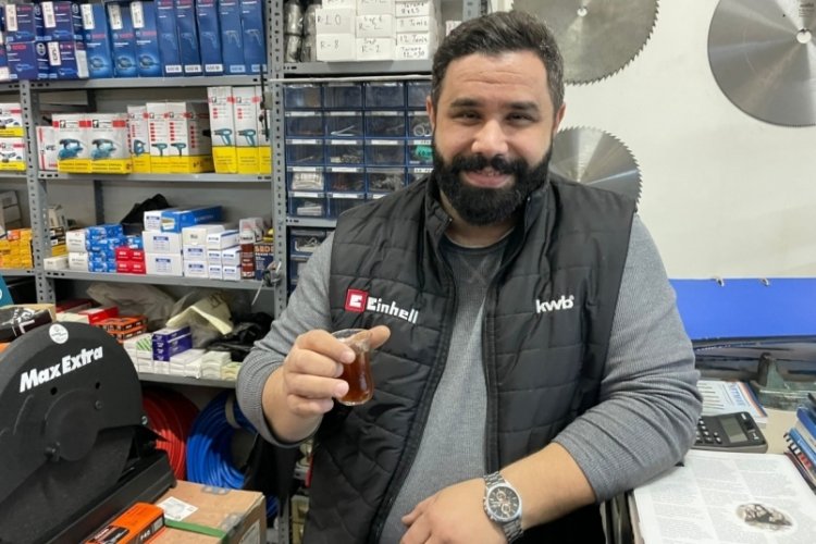 Bursa'da depremde çayını alıp dışarı kaçan adam konuştu! - Bursa ...