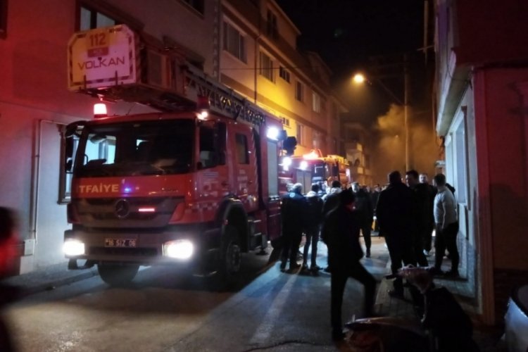 Bursa'da yangında mahsur kalan çocuğu, itfaiye kurtardı - Bursa ...