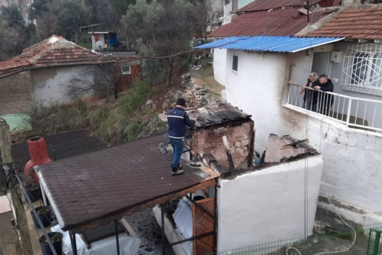 Bursa Orhangazi'de gece yarısı çıkan yangın mahalleyi sokağa döktü ... Bursa Orhangazi'de gece yarısı çıkan yangın mahalleyi sokağa döktü ...