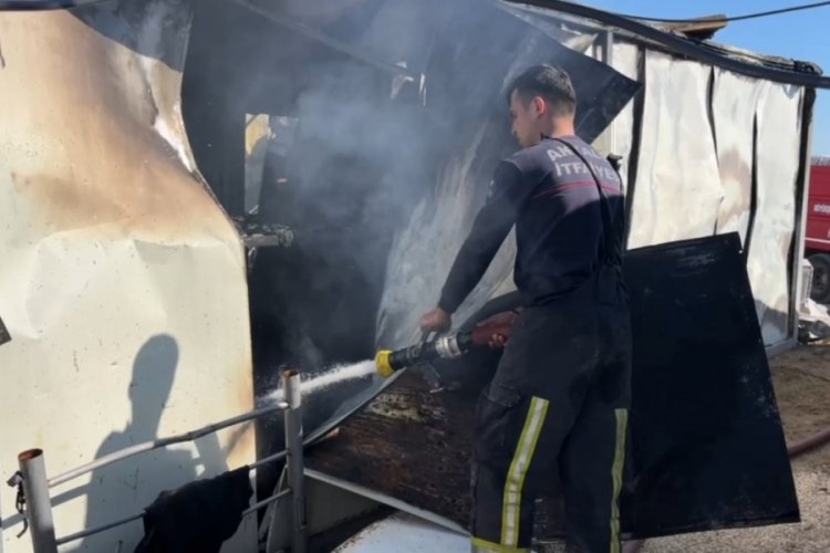 Antalya'da işçilerin kaldığı konteynerler yandı - Güncel Haberler ... Antalya'da işçilerin kaldığı konteynerler yandı - Güncel Haberler ...