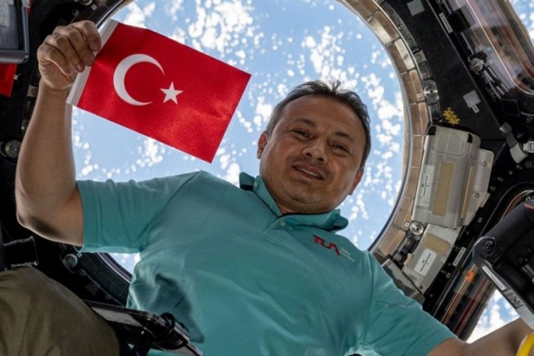 İlk Türk astronot Alper Gezeravcı'nın uzay yolculuğu bugün sona eriyor ...