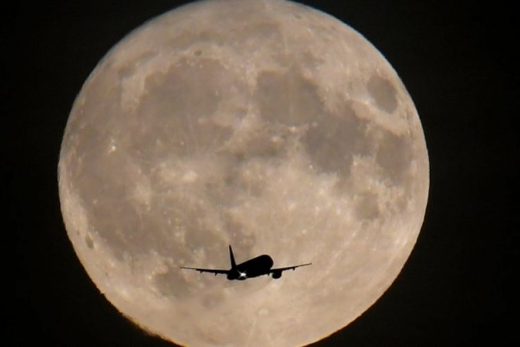 Bilim insanları Ay'da astronotların kullanabileceği mağara bulundu ... Bilim insanları Ay'da astronotların kullanabileceği mağara bulundu ...