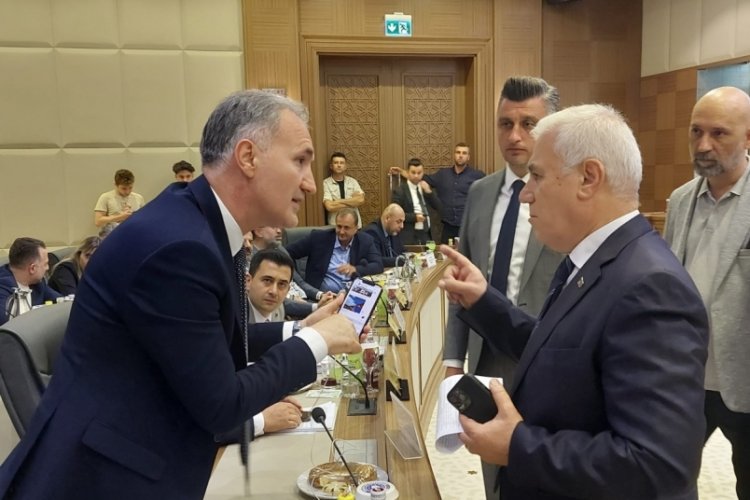 Bursa Büyükşehir Belediye Başkanı Bozbey, yangın hakkında bilgi aldı ...