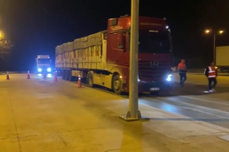 Plakaları kapatıp kantardan kaçtılar: Yarım milyona yakın ceza ...