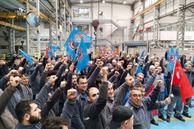Metal işçisinden MESS'e "Uyuşmazlık" Protestosu! Eylemler dalga dalga ...