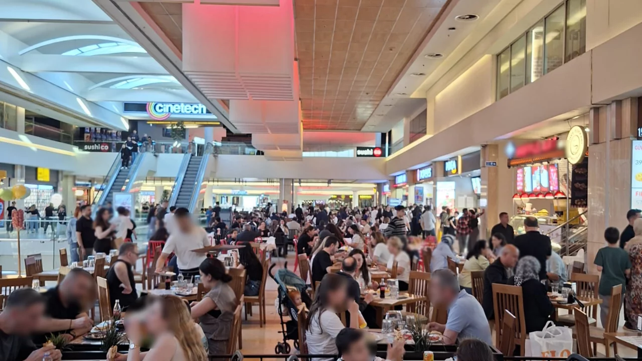Bursa'da bayram hareketliliği: AVM'ler tıklım tıklım doldu - Bursa ...