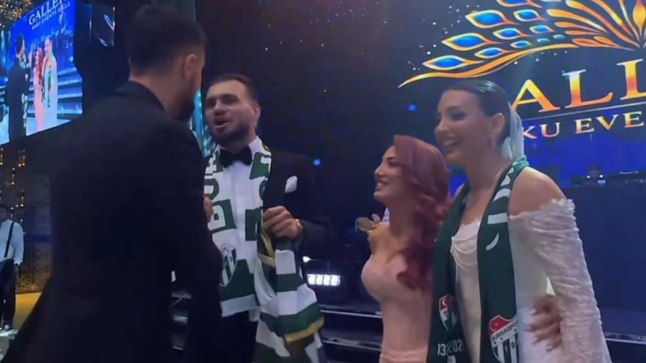 Bursaspor'un yeni yıldızından anlamlı jest! Forma hediye etti... - Spor ...