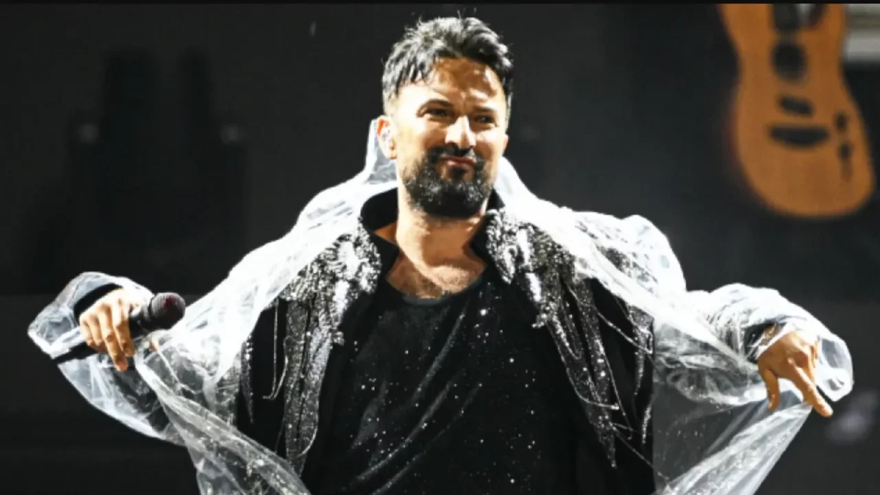 Tarkan'dan Ankara konserinde dikkat çeken an: Ezan sırasında müziğe ara ...