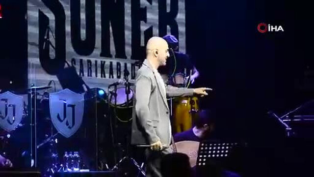 Soner Sarıkabadayı Bursa'da sevenleriyle buluştu - Bursadabugun.com