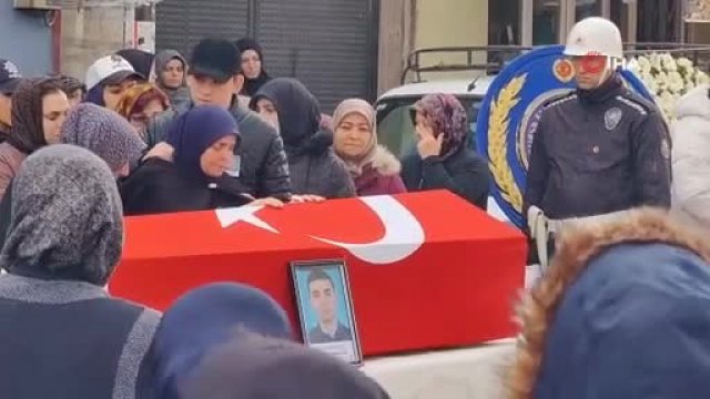 Bursa'da kansere yenik düşen koruma görevlisi polis son yolculuğa ... Bursa'da kansere yenik düşen koruma görevlisi polis son yolculuğa ...
