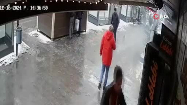 Erzincan'da nefessiz kalan adam, Heimlich manevrası ile kurtuldu ...